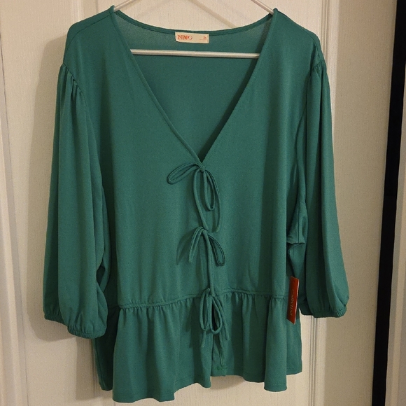 Intempo | Tops | Kelly Green Tiefront Blouse | Poshmark